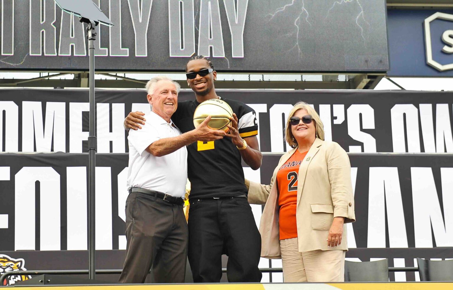 Hamilton honours NBA champion Shai Gilgeous-Alexander with key to the ...